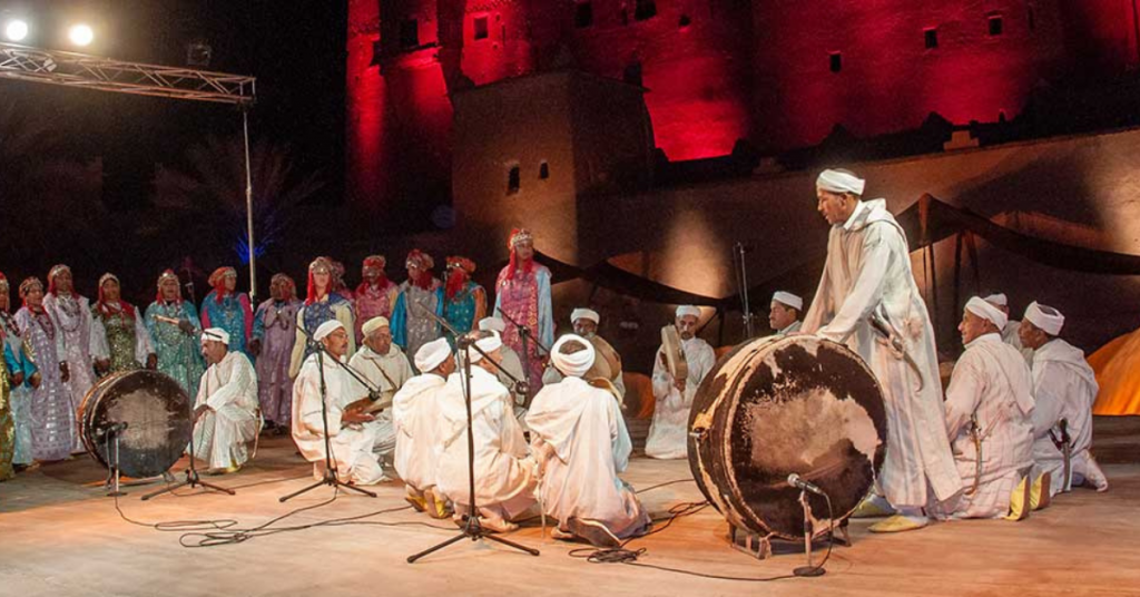 L'Ahwach : Plongée dans la Danse Berbère Ancestrale et sa Modernité
