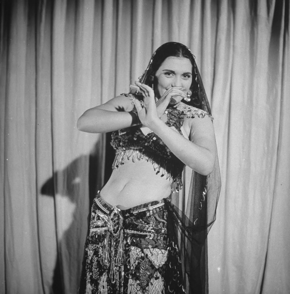 Tahia Carioca : Légende de la Danse Orientale et du Cinéma Égyptien